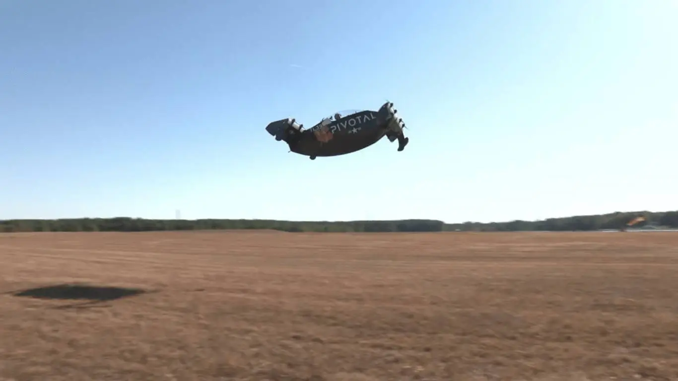 Pivotal Aero eVTOL flying car makes first public flight