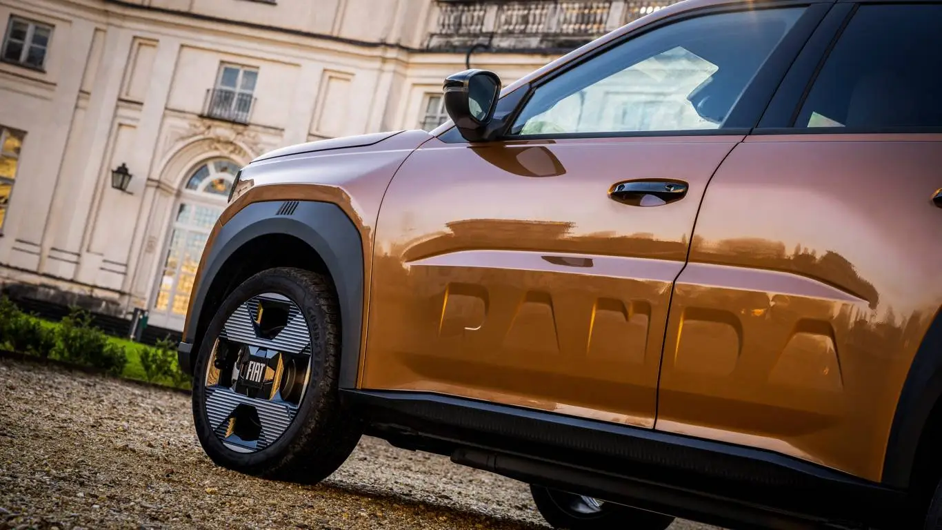 Fiat Grande Panda Fastback 2026: crossover, híbrido y EV